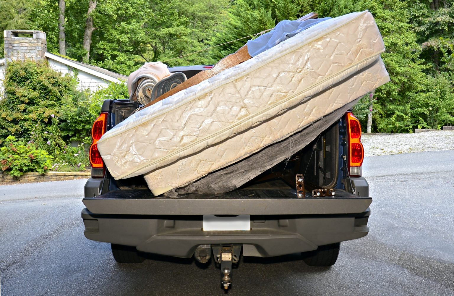 6 Tricks for Moving Heavy Items in a Pickup | Truck Addons